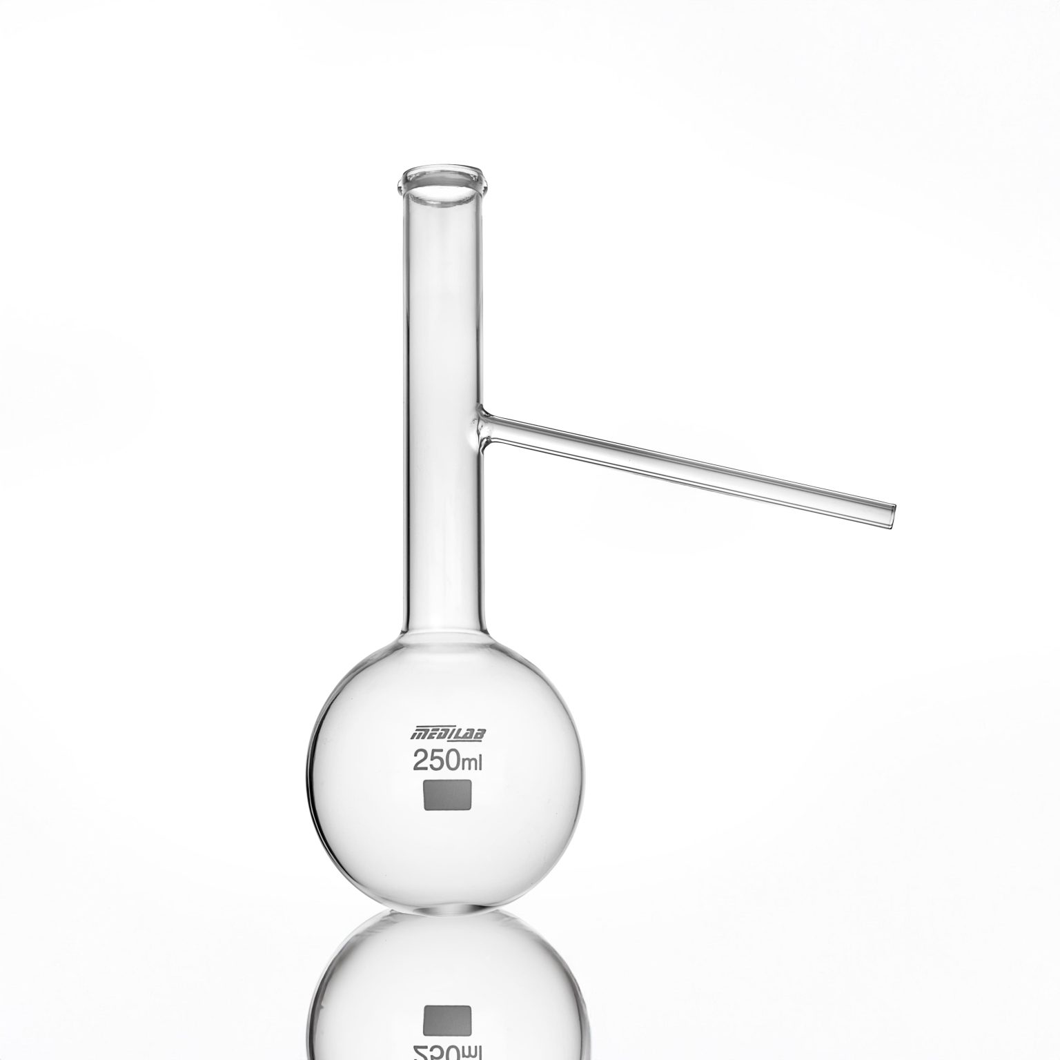 Buy Glass Volumetric Flasks in Bulk Worldwide | Medilab