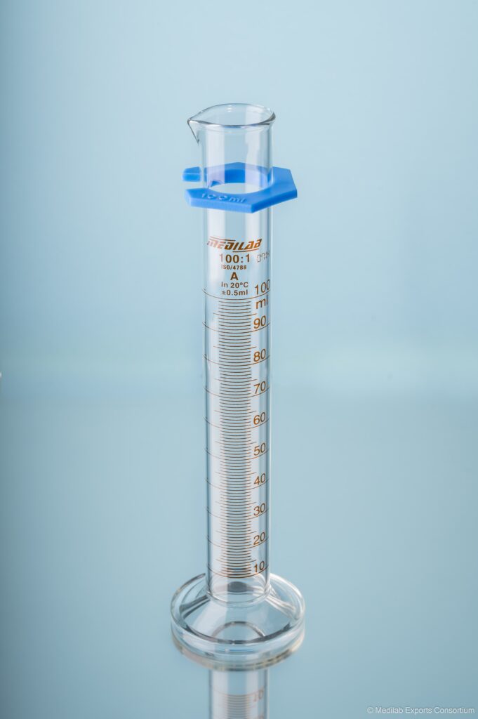 Volumetric Cylinder with Spout and Round Base - Medilab